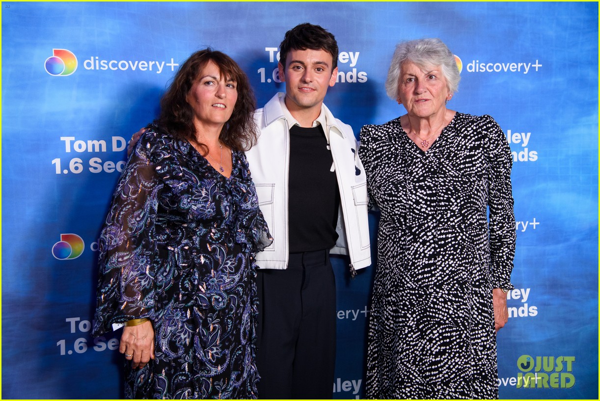 Tom Daley Gets Support From Diving Partners Noah Williams & Matty Lee ...