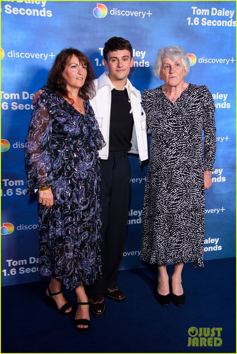 Tom Daley Gets Support From Diving Partners Noah Williams & Matty Lee ...