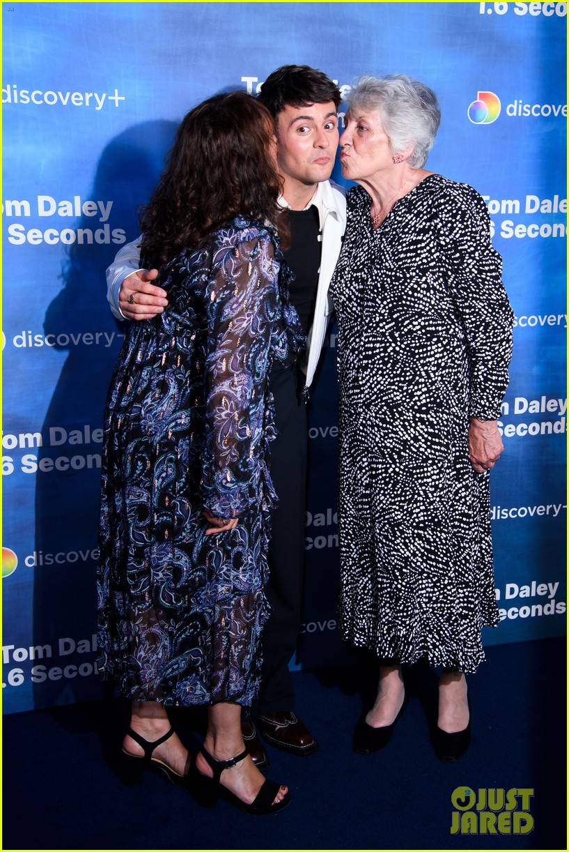Tom Daley Gets Support From Diving Partners Noah Williams & Matty Lee ...
