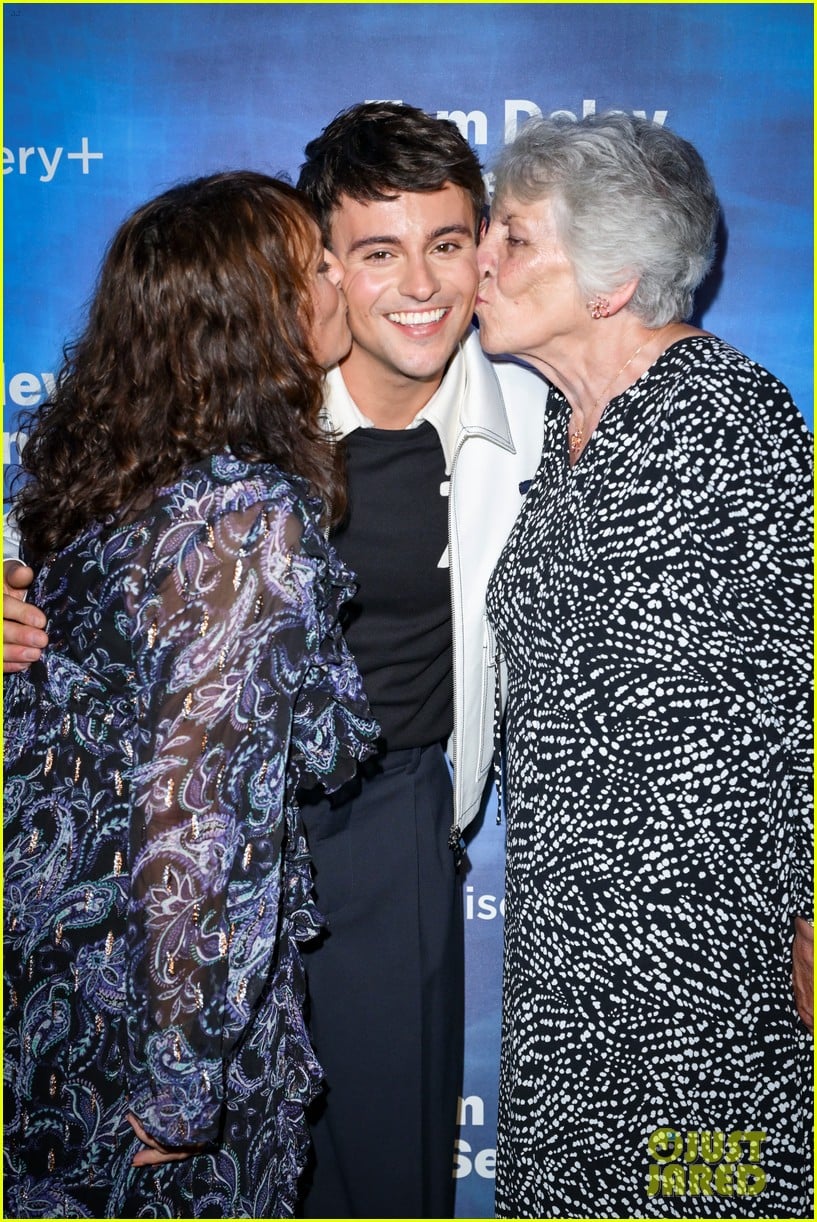 Tom Daley Gets Support From Diving Partners Noah Williams & Matty Lee ...