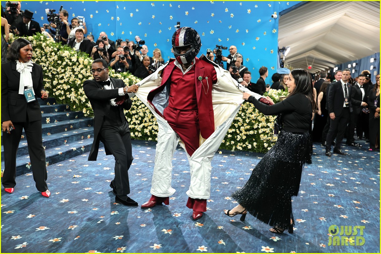 Damson Idris Rips Off 'F1' Movie Racing Suit to Reveal Red Look at Met ...