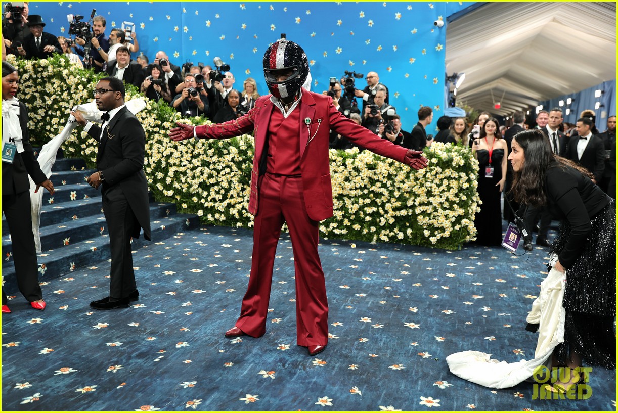 Damson Idris Rips Off 'F1' Movie Racing Suit to Reveal Red Look at Met ...