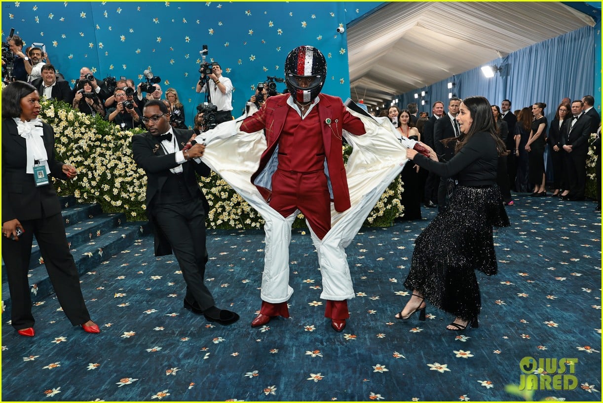 Damson Idris Rips Off 'F1' Movie Racing Suit to Reveal Red Look at Met ...