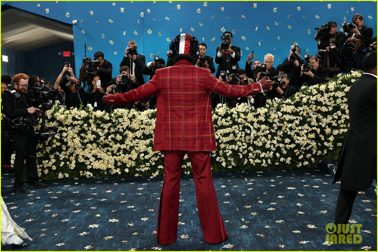 Damson Idris Rips Off 'F1' Movie Racing Suit to Reveal Red Look at Met ...