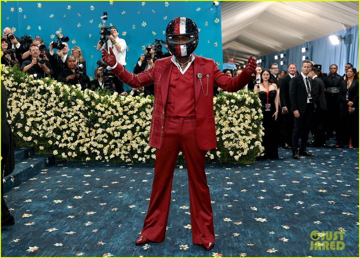 Damson Idris Rips Off 'F1' Movie Racing Suit to Reveal Red Look at Met ...