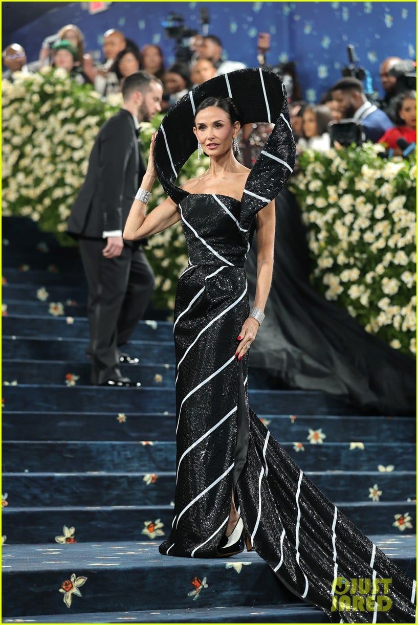 Demi Moore Met Gala 2025 Outfits Zendaya