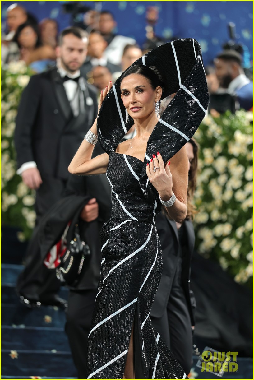 Demi Moore Wears a Literal Neck Tie at Met Gala 2025!: Photo 5153416 ...