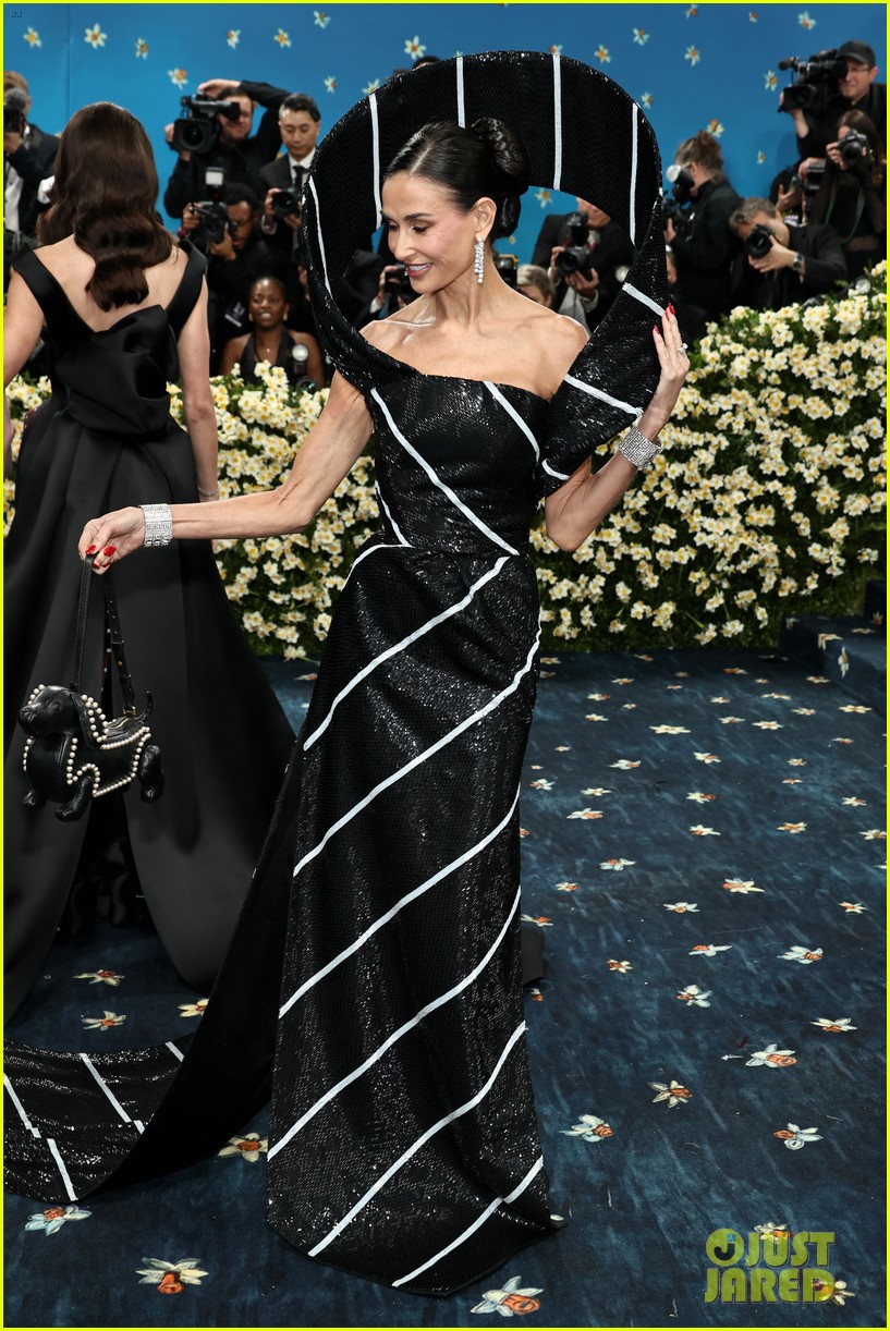 Demi Moore Wears a Literal Neck Tie at Met Gala 2025!: Photo 5153428 ...