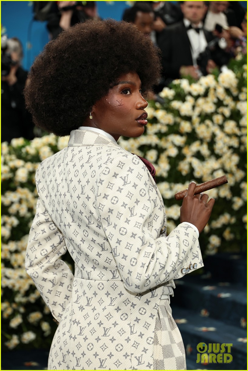 Doechii Wears Louis Vuitton Stamp On Her Cheek at First Met Gala 2024 ...