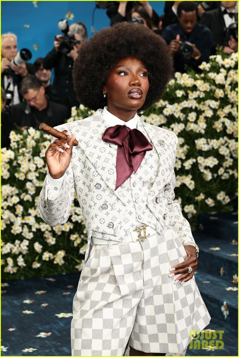 Doechii Wears Louis Vuitton Stamp On Her Cheek at First Met Gala 2024 ...