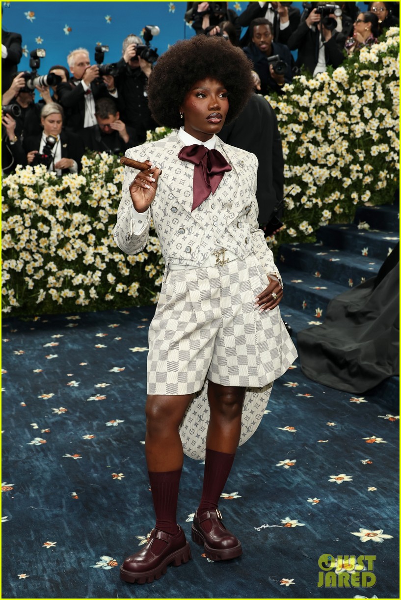 Doechii Wears Louis Vuitton Stamp On Her Cheek at First Met Gala 2024 ...