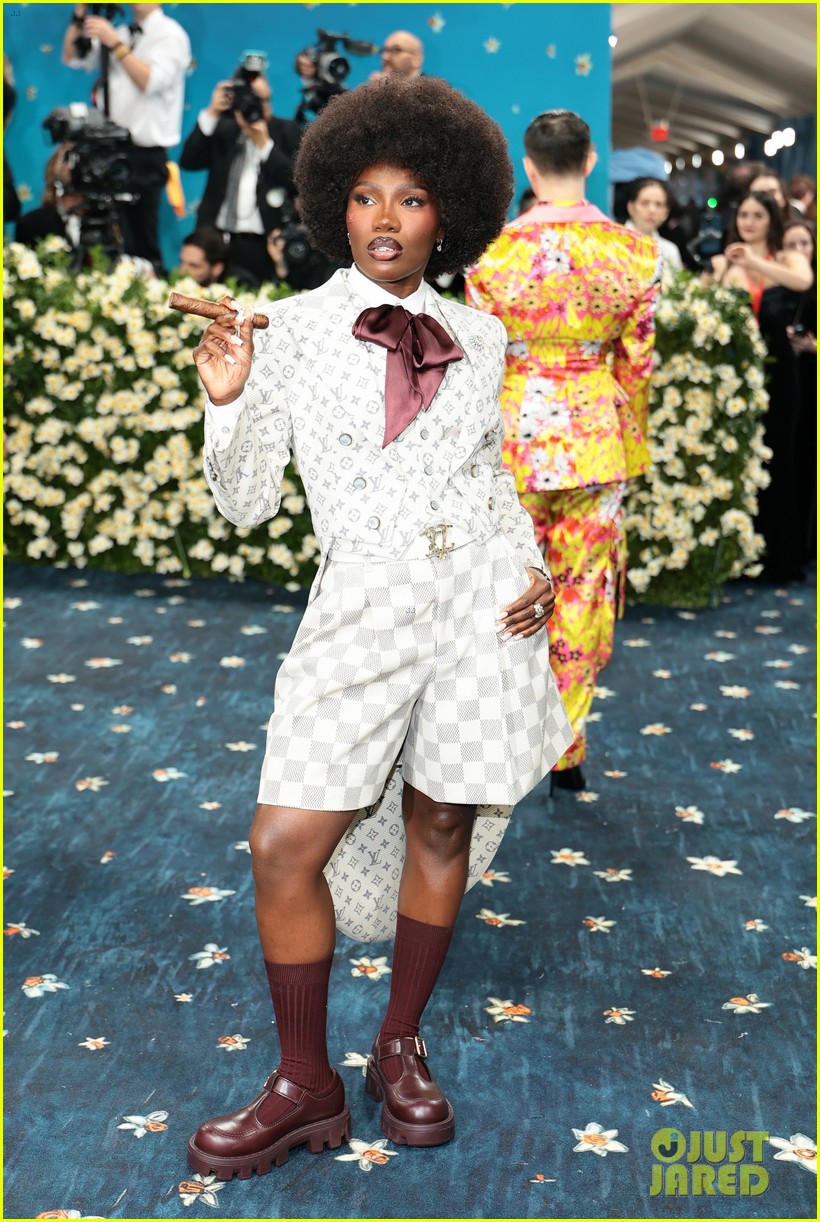 Doechii Wears Louis Vuitton Stamp On Her Cheek at First Met Gala 2024 ...