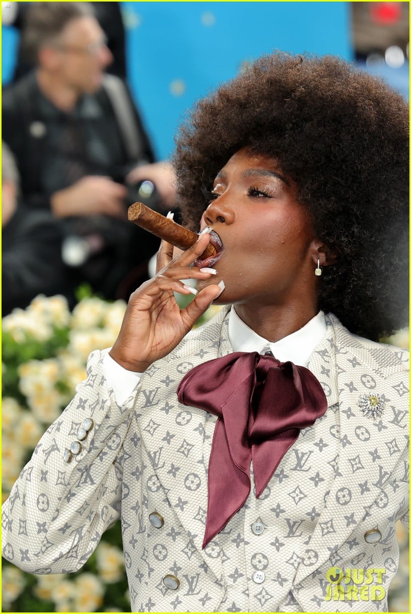 Doechii Wears Louis Vuitton Stamp On Her Cheek at First Met Gala 2024 ...