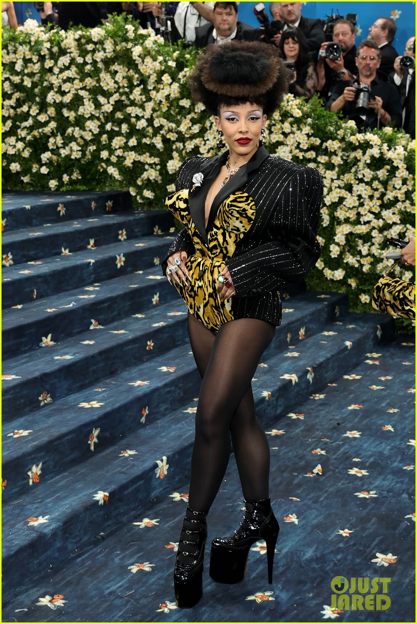 Doja Cat Rocks '80s-Inspired Bodysuit to Met Gala 2025: Photo 5153836 ...