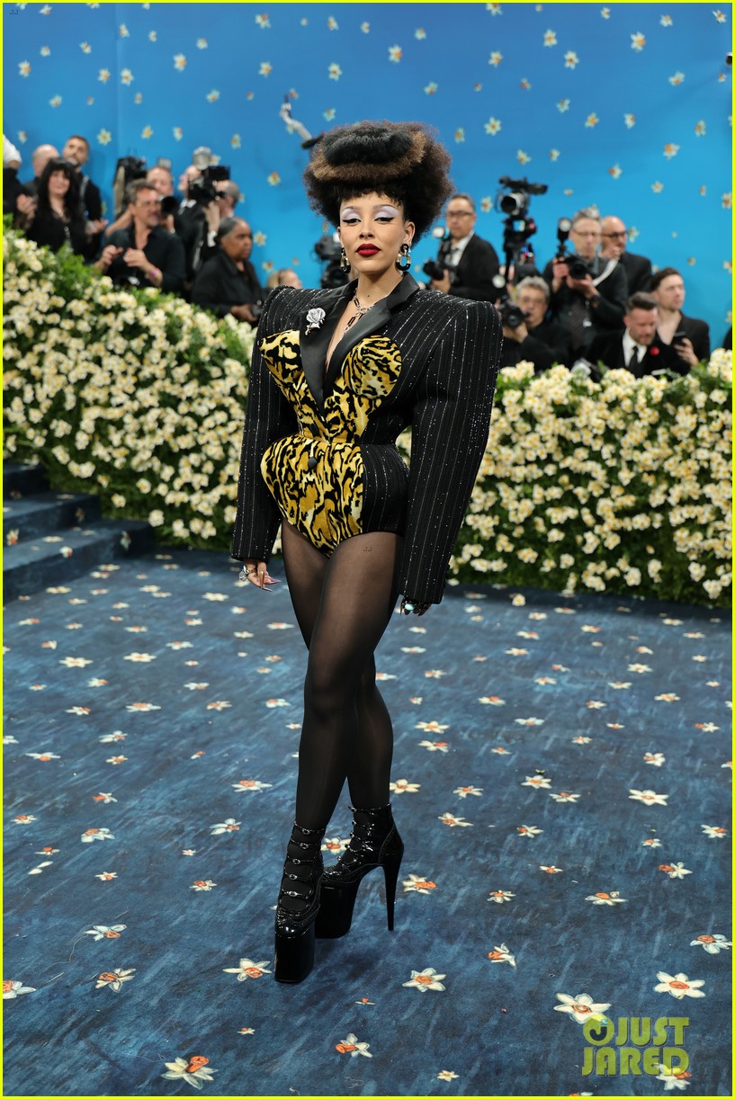 Doja Cat Rocks '80s-Inspired Bodysuit to Met Gala 2025: Photo 5153840 ...