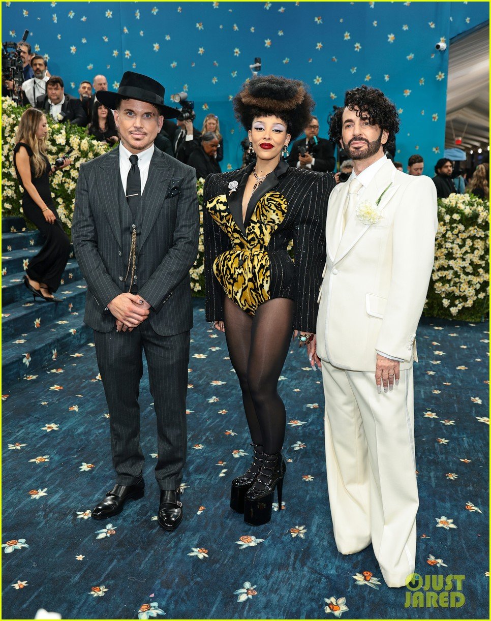 Doja Cat Rocks '80s-Inspired Bodysuit to Met Gala 2025: Photo 5153842 ...