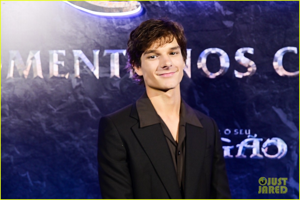 Gerard Butler, Mason Thames & Nico Parker Bring 'How to Train Your ...