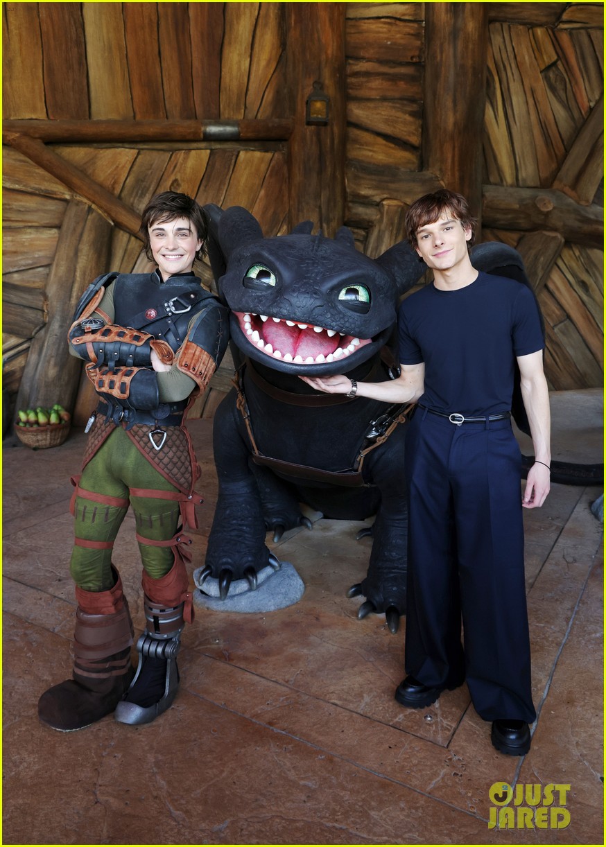 Universal's Epic Universe Gets an Epic Visit from Gerard Butler ...