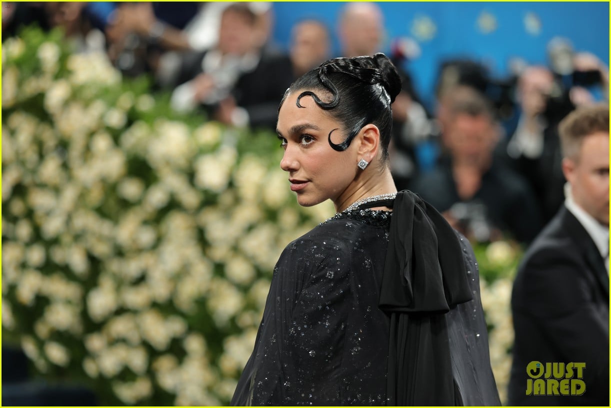 Dua Lipa & Rumored Fiancé Callum Turner Hit the Met Gala 2025 Red Carpet Together: Photo 5153233 ...