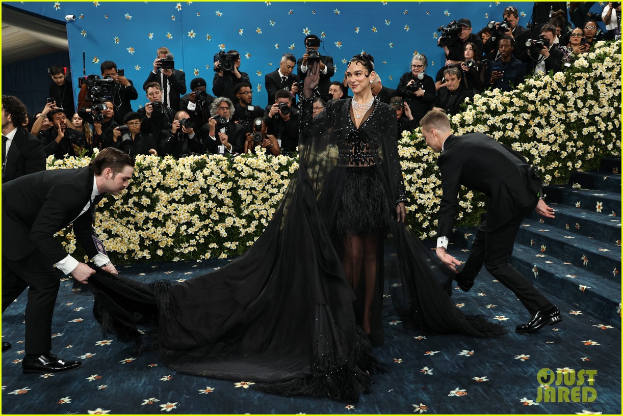 Dua Lipa & Rumored Fiancé Callum Turner Hit the Met Gala 2025 Red Carpet Together: Photo 5153236 ...