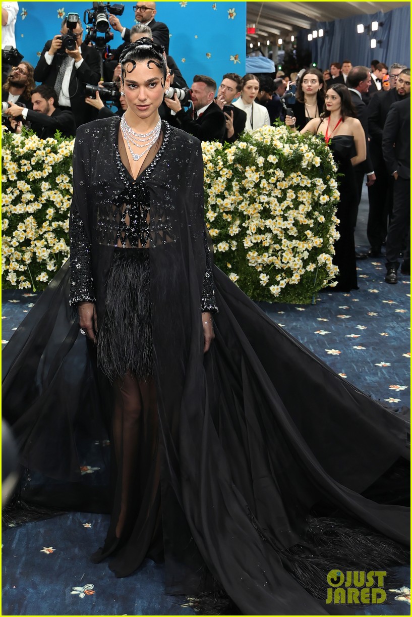 Dua Lipa & Rumored Fiancé Callum Turner Hit the Met Gala 2025 Red Carpet Together: Photo 5153241 ...