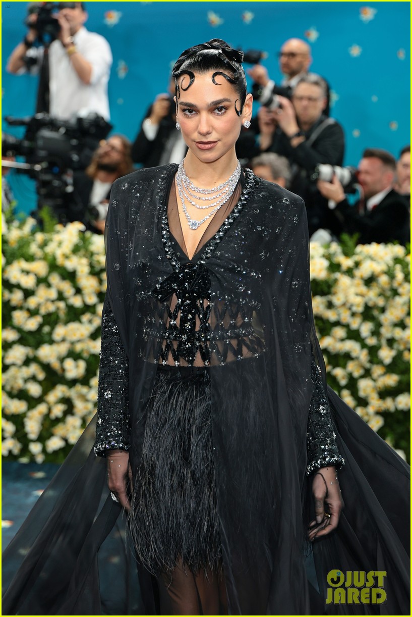 Dua Lipa & Rumored Fiancé Callum Turner Hit the Met Gala 2025 Red Carpet Together: Photo 5153243 ...