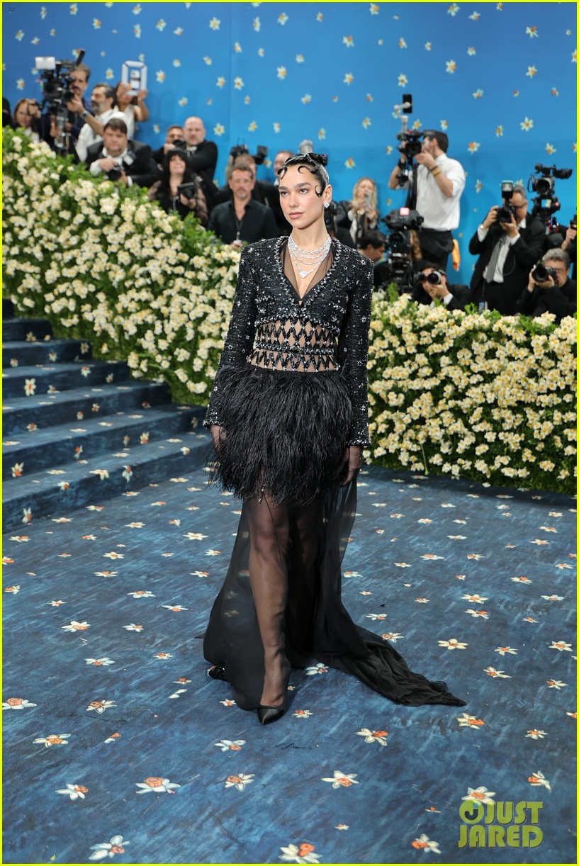 Dua Lipa & Rumored Fiancé Callum Turner Hit the Met Gala 2025 Red Carpet Together: Photo 5153260 ...