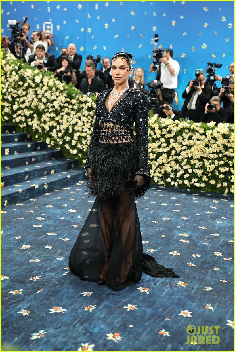 Dua Lipa & Rumored Fiancé Callum Turner Hit the Met Gala 2025 Red Carpet Together: Photo 5153261 ...