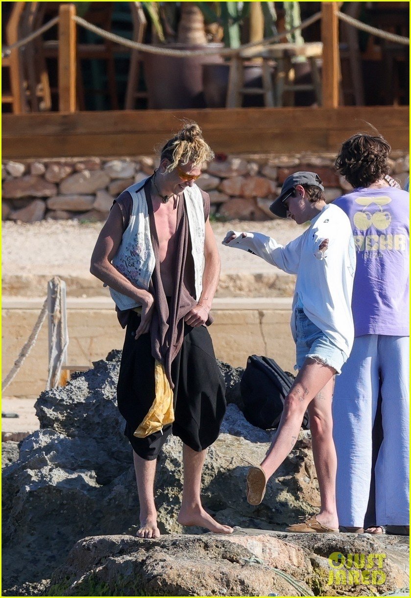 Photo: emma corrin boat day 121 | Photo 5165135 | Just Jared ...