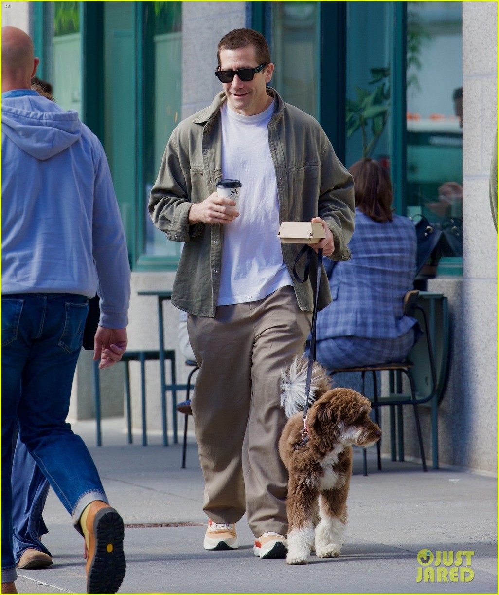 Jake Gyllenhaal Grabs Coffee While Out Walking His Dog in NYC: Photo ...