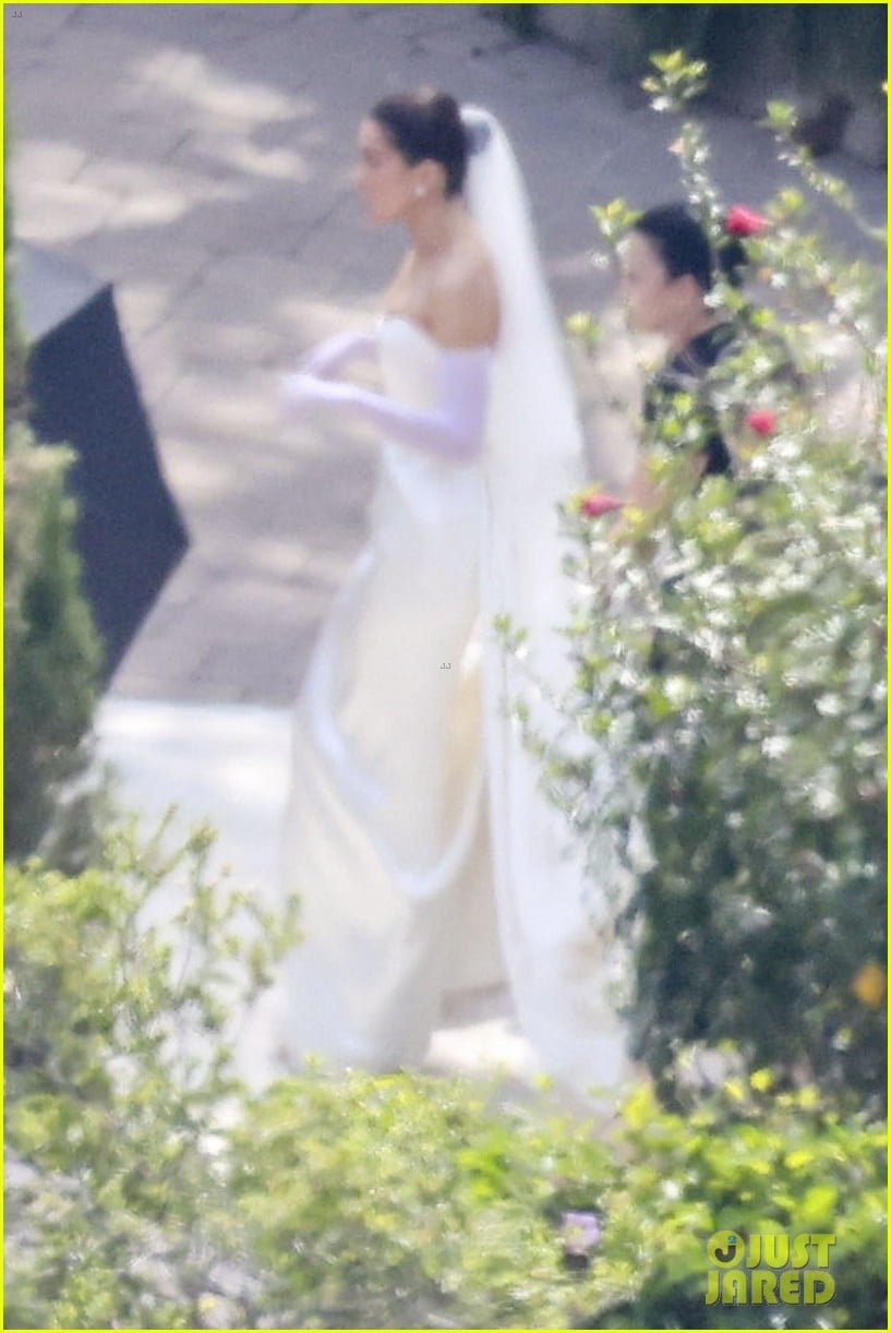 Hailee Steinfeld Marries Josh Allen In California Ceremony, Wedding ...