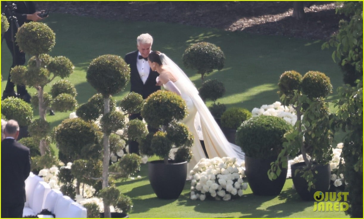 Hailee Steinfeld Marries Josh Allen In California Ceremony, Wedding ...