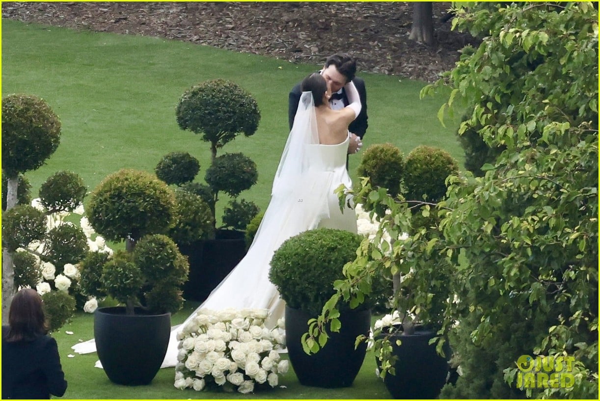 Hailee Steinfeld Marries Josh Allen In California Ceremony, Wedding ...