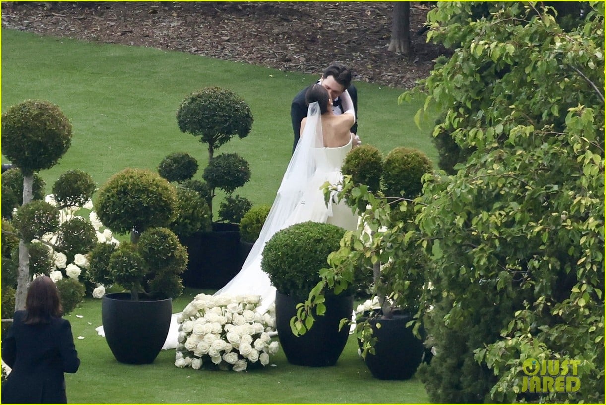 Hailee Steinfeld Marries Josh Allen In California Ceremony, Wedding ...