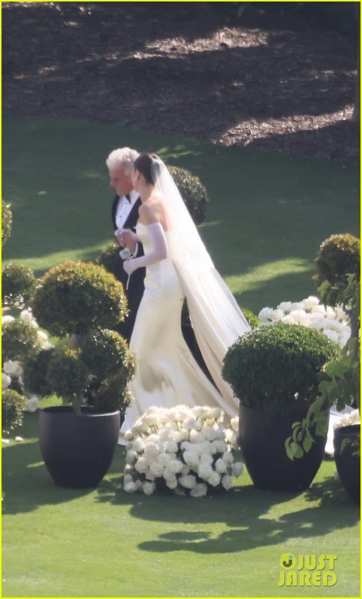 Hailee Steinfeld Marries Josh Allen In California Ceremony, Wedding ...