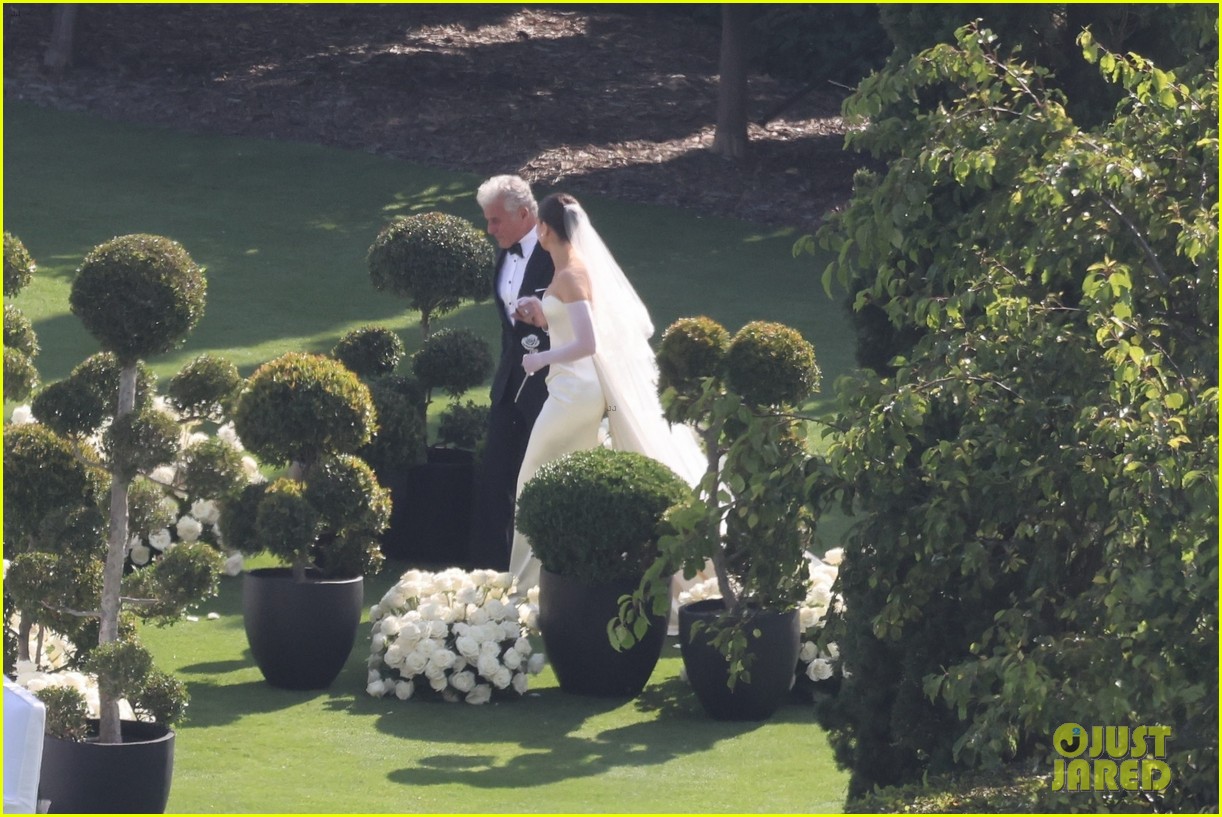 Hailee Steinfeld Marries Josh Allen In California Ceremony, Wedding ...