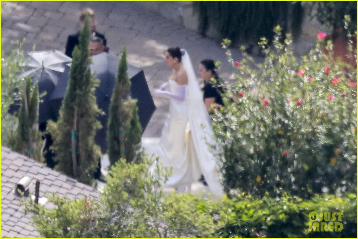 Hailee Steinfeld Marries Josh Allen In California Ceremony, Wedding ...