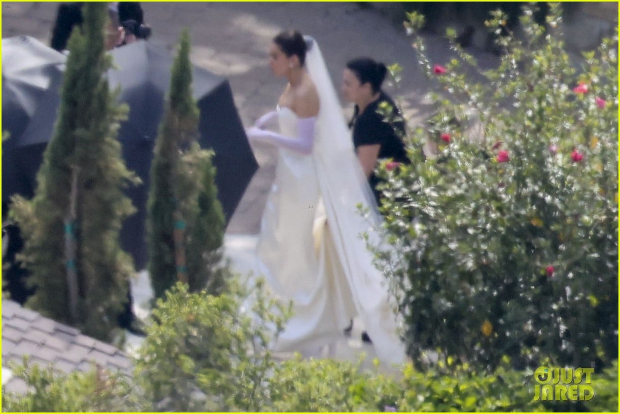 Hailee Steinfeld Marries Josh Allen In California Ceremony, Wedding ...