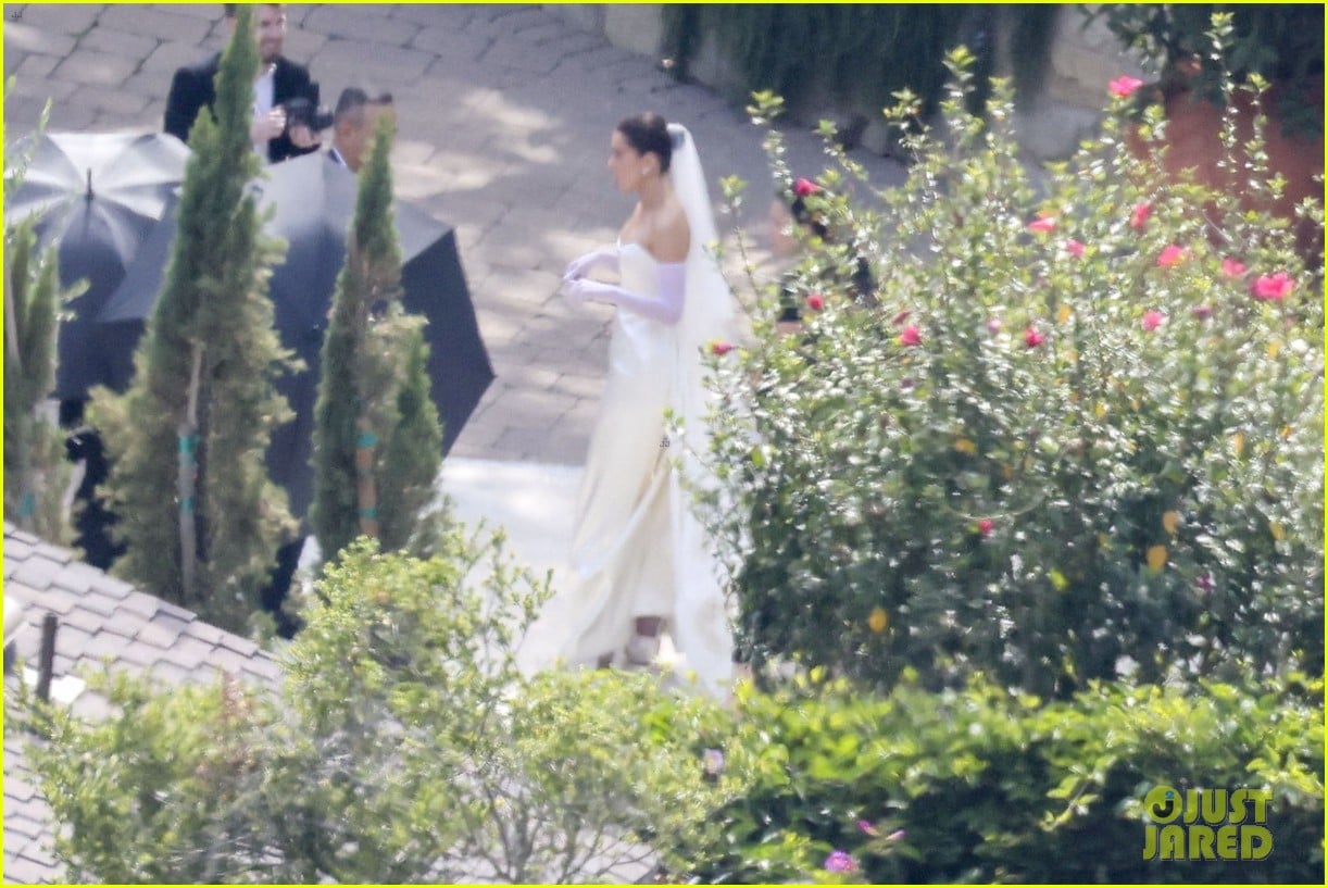 Hailee Steinfeld Marries Josh Allen In California Ceremony, Wedding ...