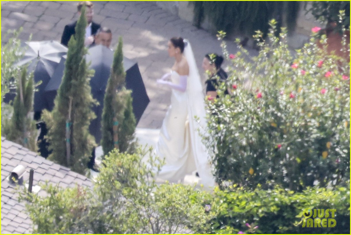 Hailee Steinfeld Marries Josh Allen In California Ceremony, Wedding ...