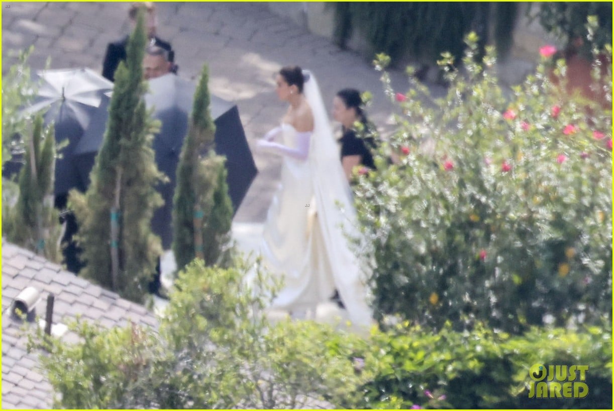 Hailee Steinfeld Marries Josh Allen In California Ceremony, Wedding ...