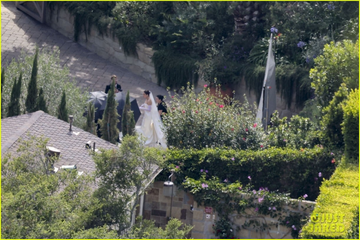 Hailee Steinfeld Marries Josh Allen In California Ceremony, Wedding ...