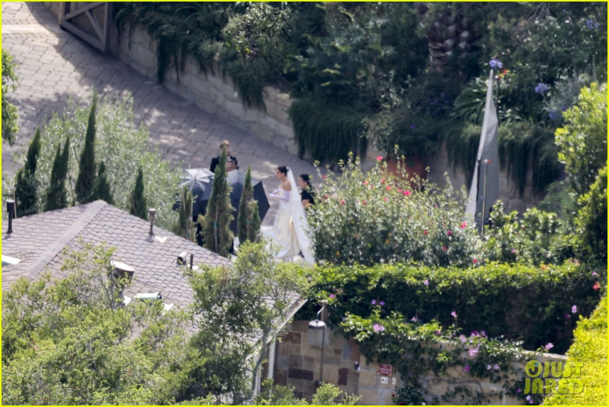 Hailee Steinfeld Marries Josh Allen In California Ceremony, Wedding ...