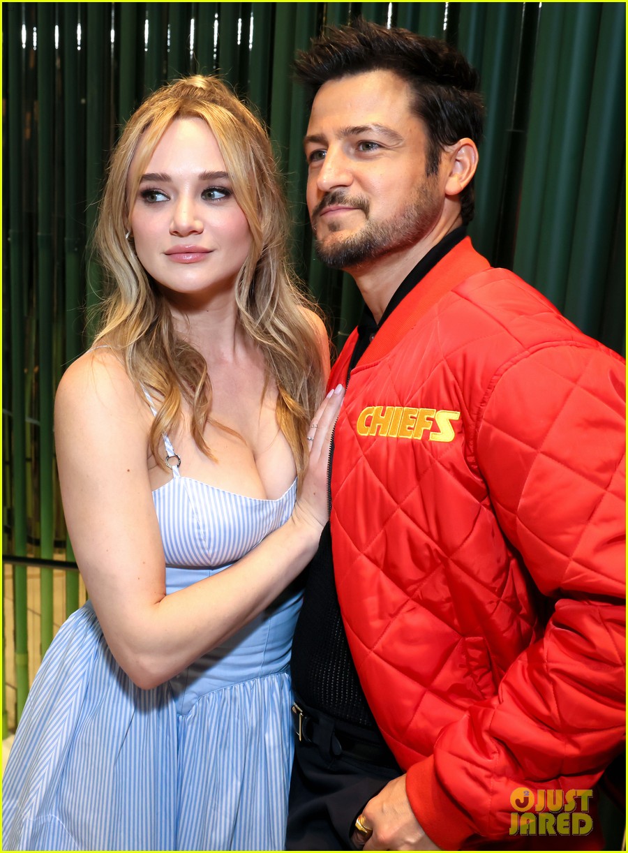 Hunter King & Tyler Hynes Get Back Into the Christmas Spirit at ...