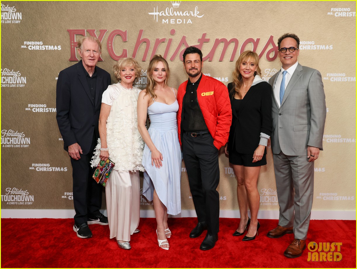 Hunter King & Tyler Hynes Get Back Into the Christmas Spirit at ...