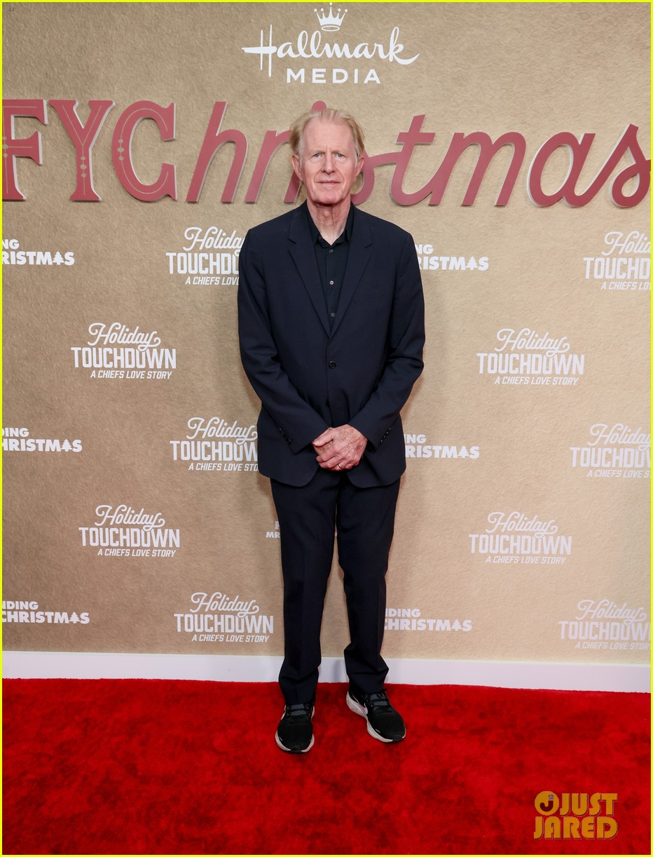 Hunter King & Tyler Hynes Get Back Into the Christmas Spirit at ...