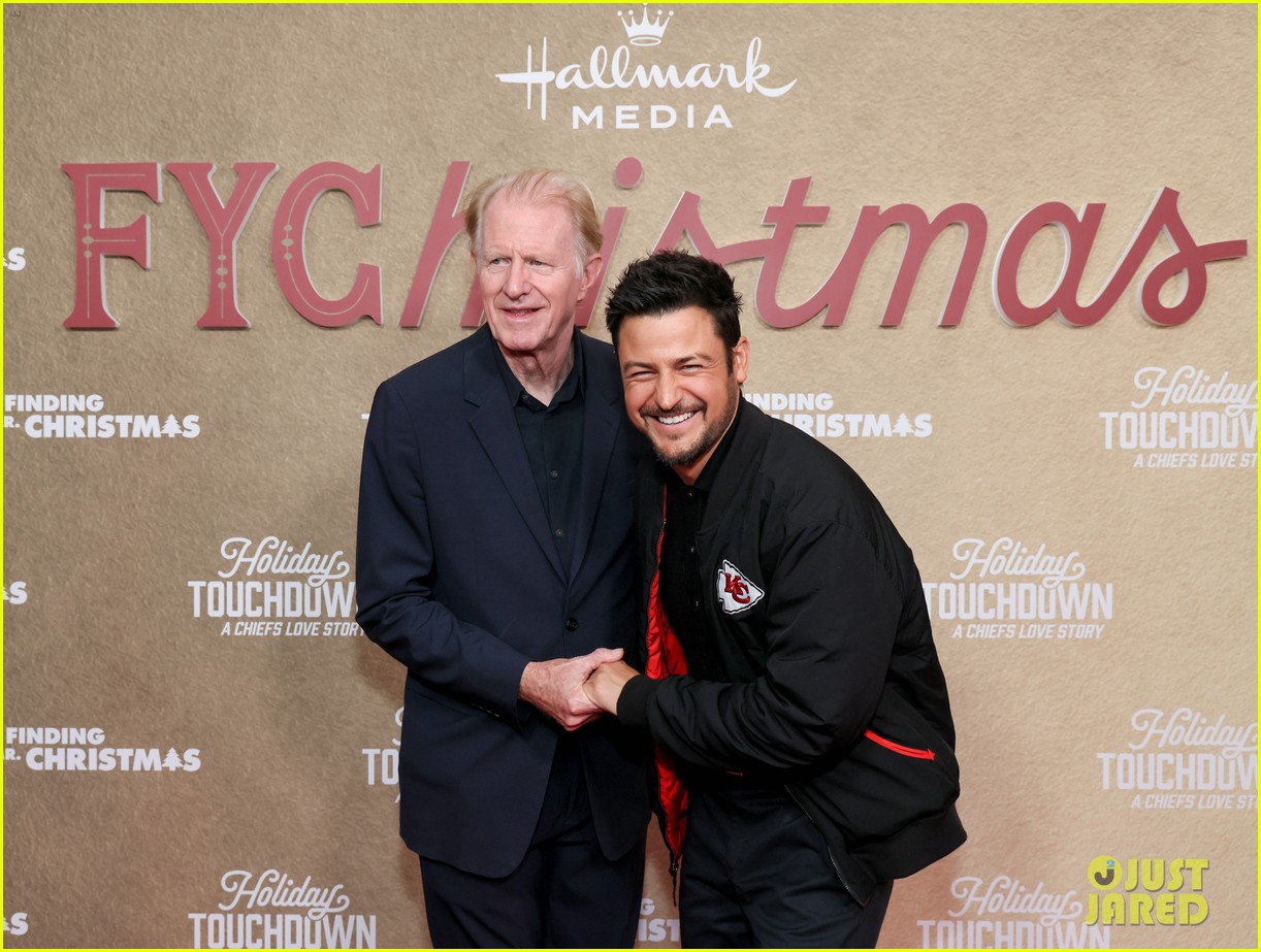 Hunter King & Tyler Hynes Get Back Into the Christmas Spirit at ...