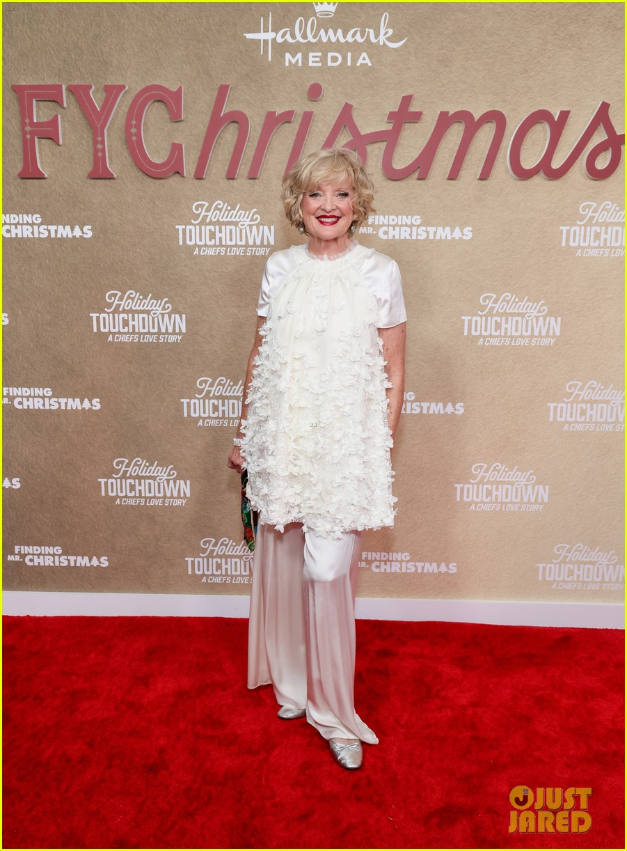 Hunter King & Tyler Hynes Get Back Into the Christmas Spirit at ...