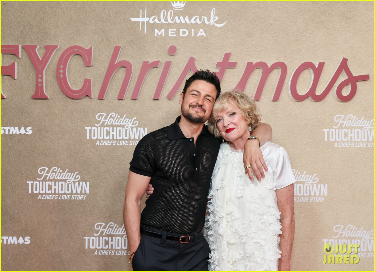 Hunter King & Tyler Hynes Get Back Into the Christmas Spirit at ...