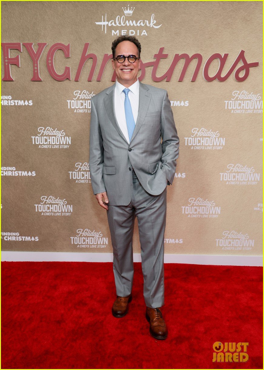 Hunter King & Tyler Hynes Get Back Into the Christmas Spirit at ...